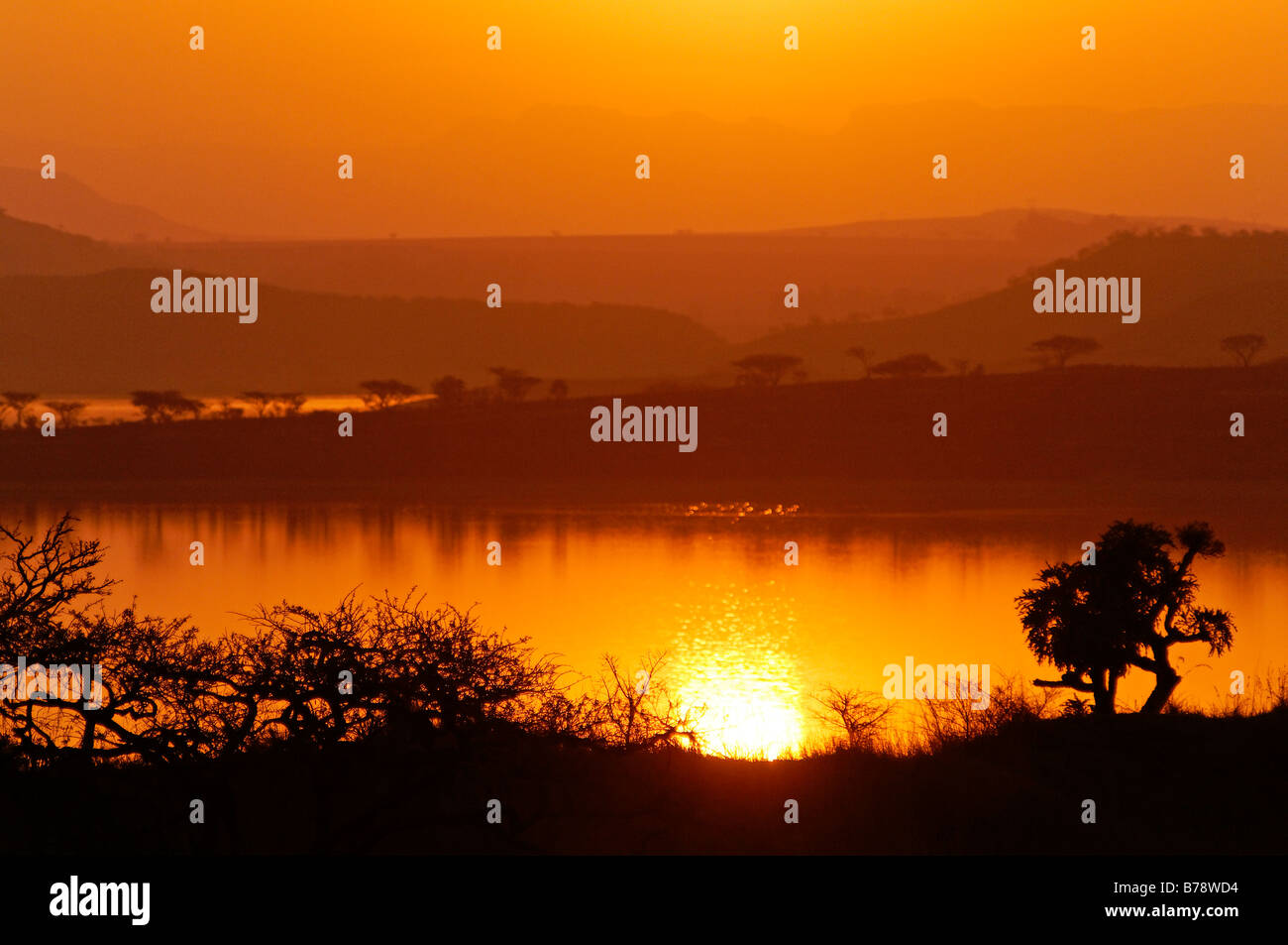 Sunset on Spioenkop reservoir, Spioenkop Nature Reserve, Kwazulu-Natal ...