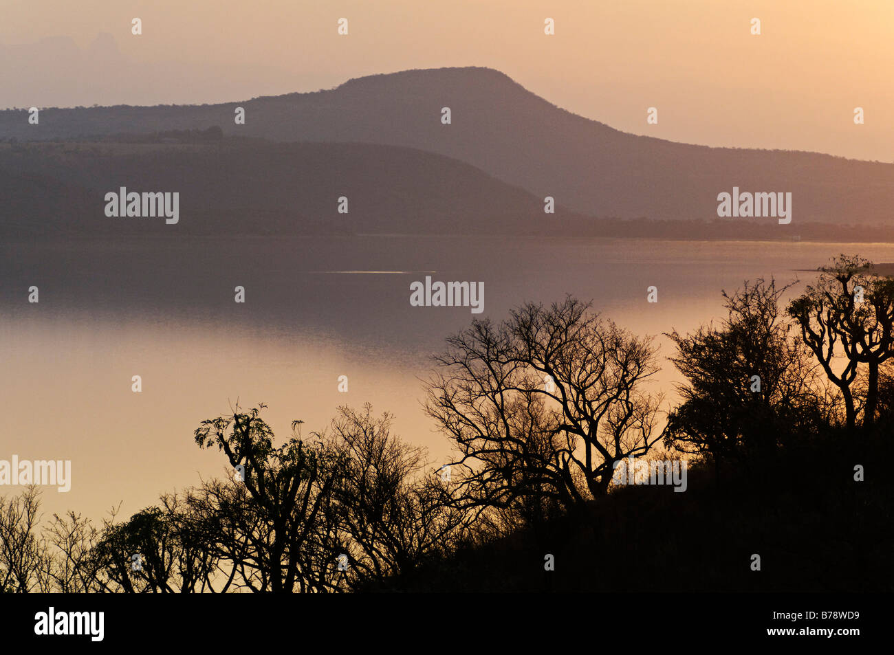 Sunset on Spioenkop reservoir, Spioenkop Nature Reserve, Kwazulu-Natal ...