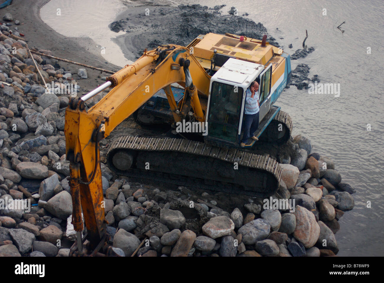 Back hoe operator hi-res stock photography and images - Alamy