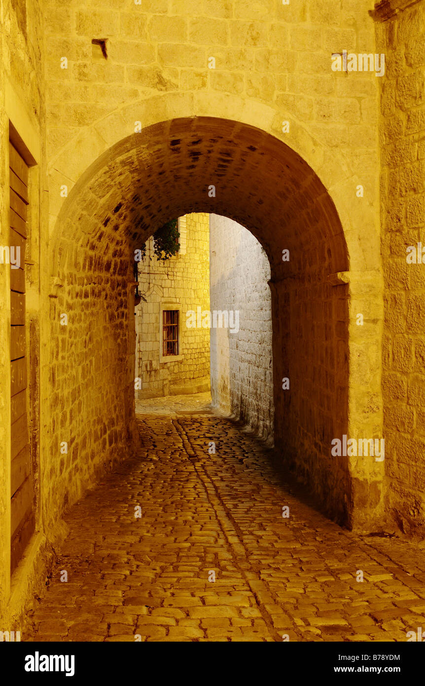 Old narrow lane hi-res stock photography and images - Alamy