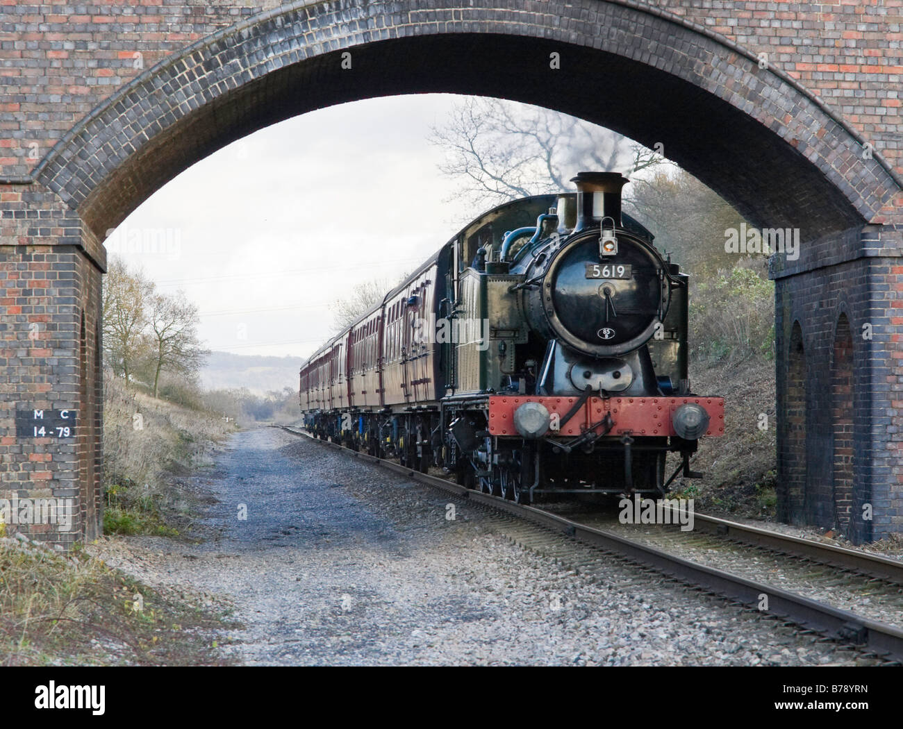 Gwr 5619 Tank Locomotive Through Dixton Cutting Stock Photo - Alamy