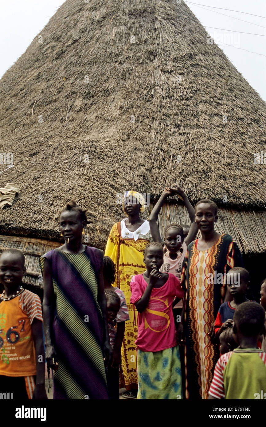 Nuer village hi-res stock photography and images - Alamy