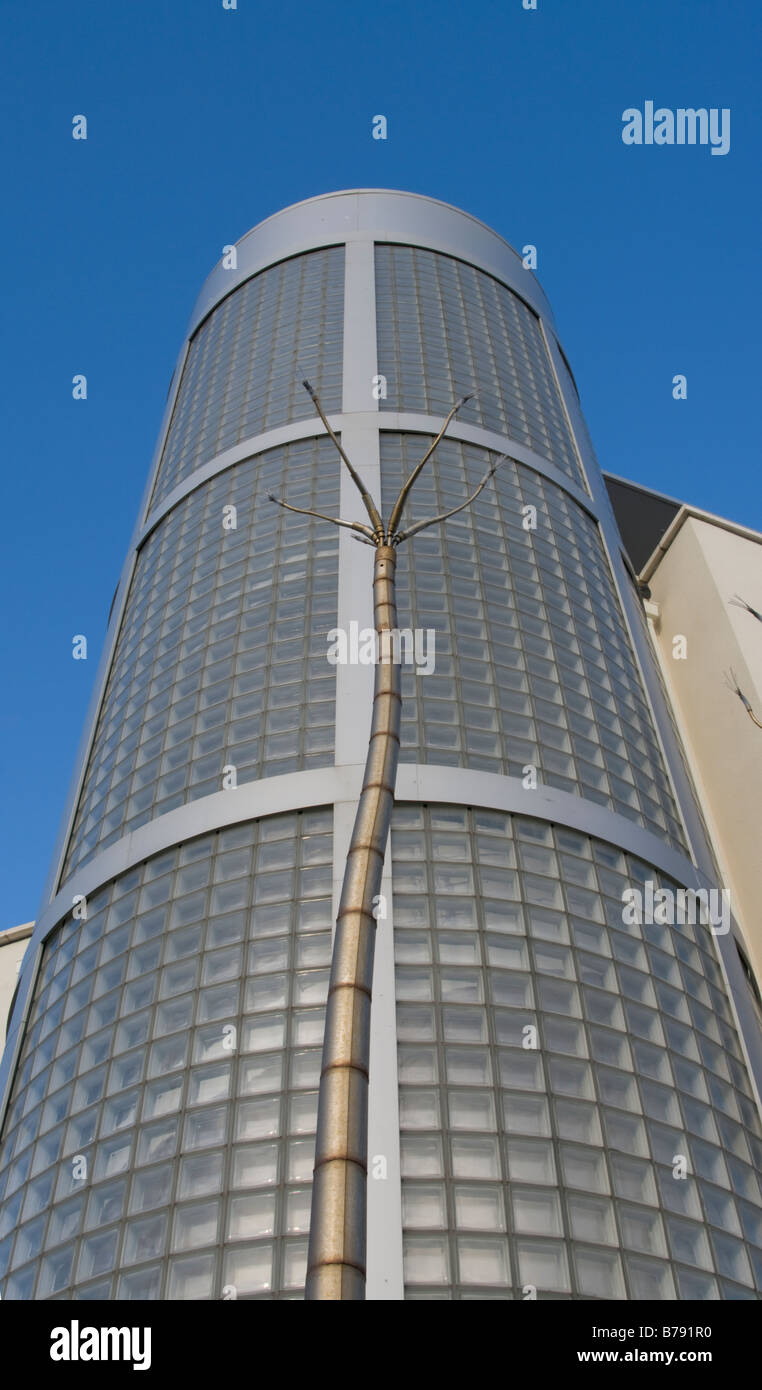 Glass offices modern glass buildings hi-res stock photography and ...