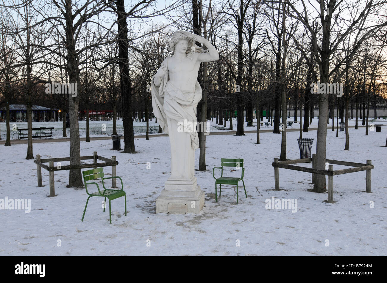 Tuileries garden statues hi-res stock photography and images - Alamy