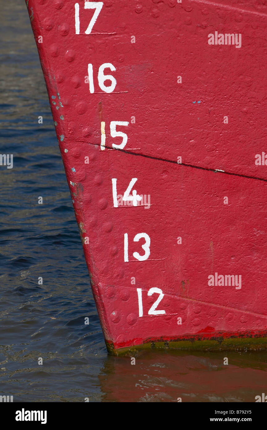 Container ship, Draft scale at the bow Stock Photo - Alamy