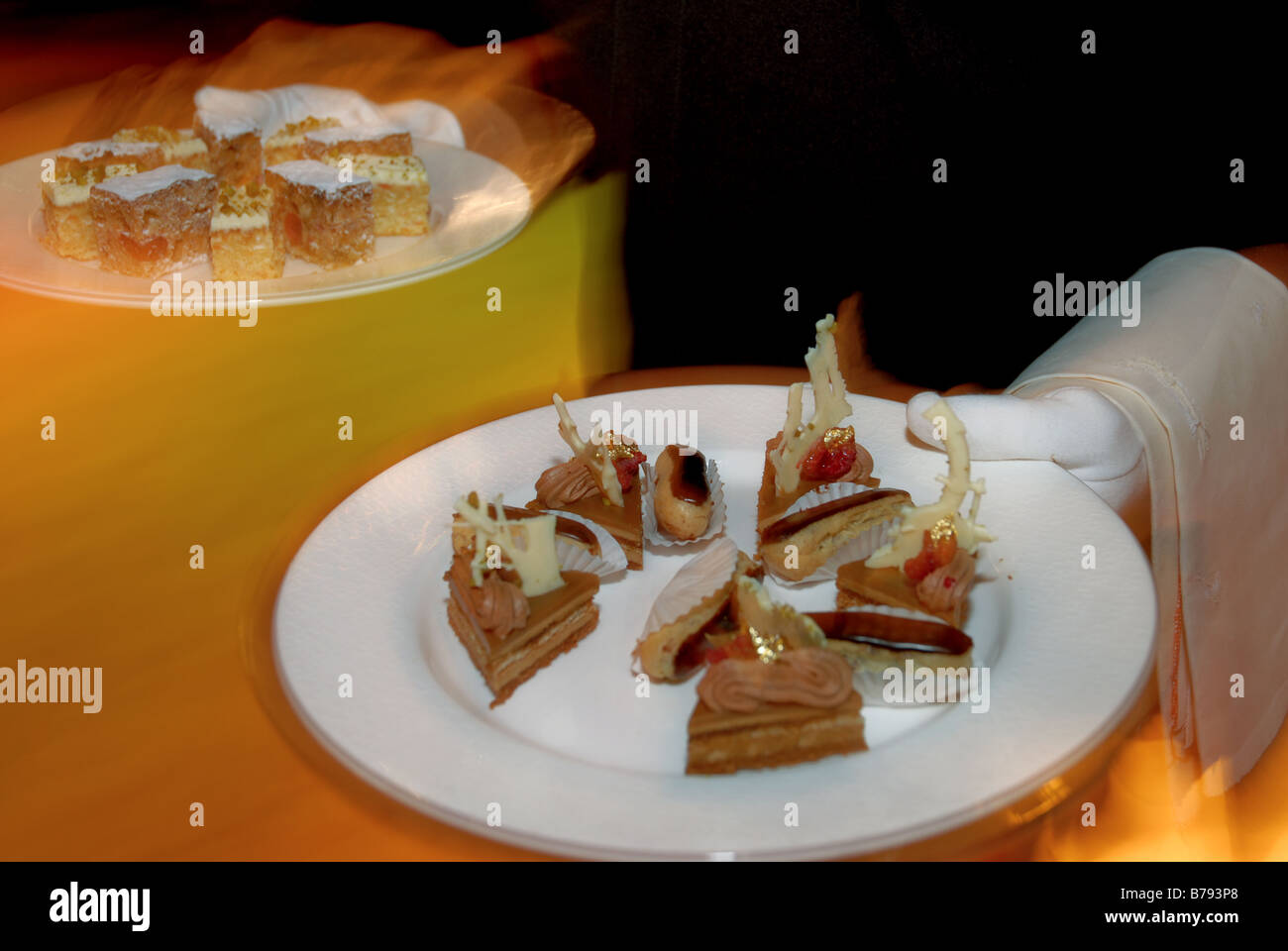 Cake presentation hi-res stock photography and images - Alamy