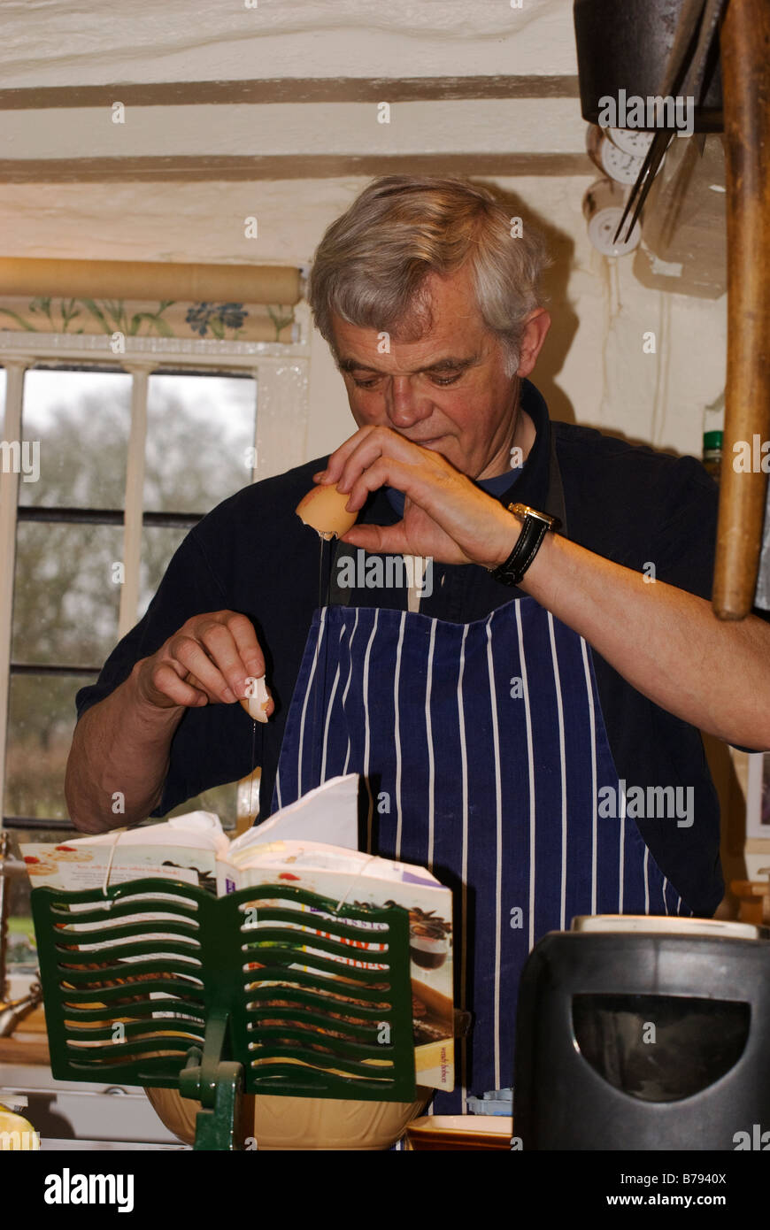 man making cake Stock Photo - Alamy