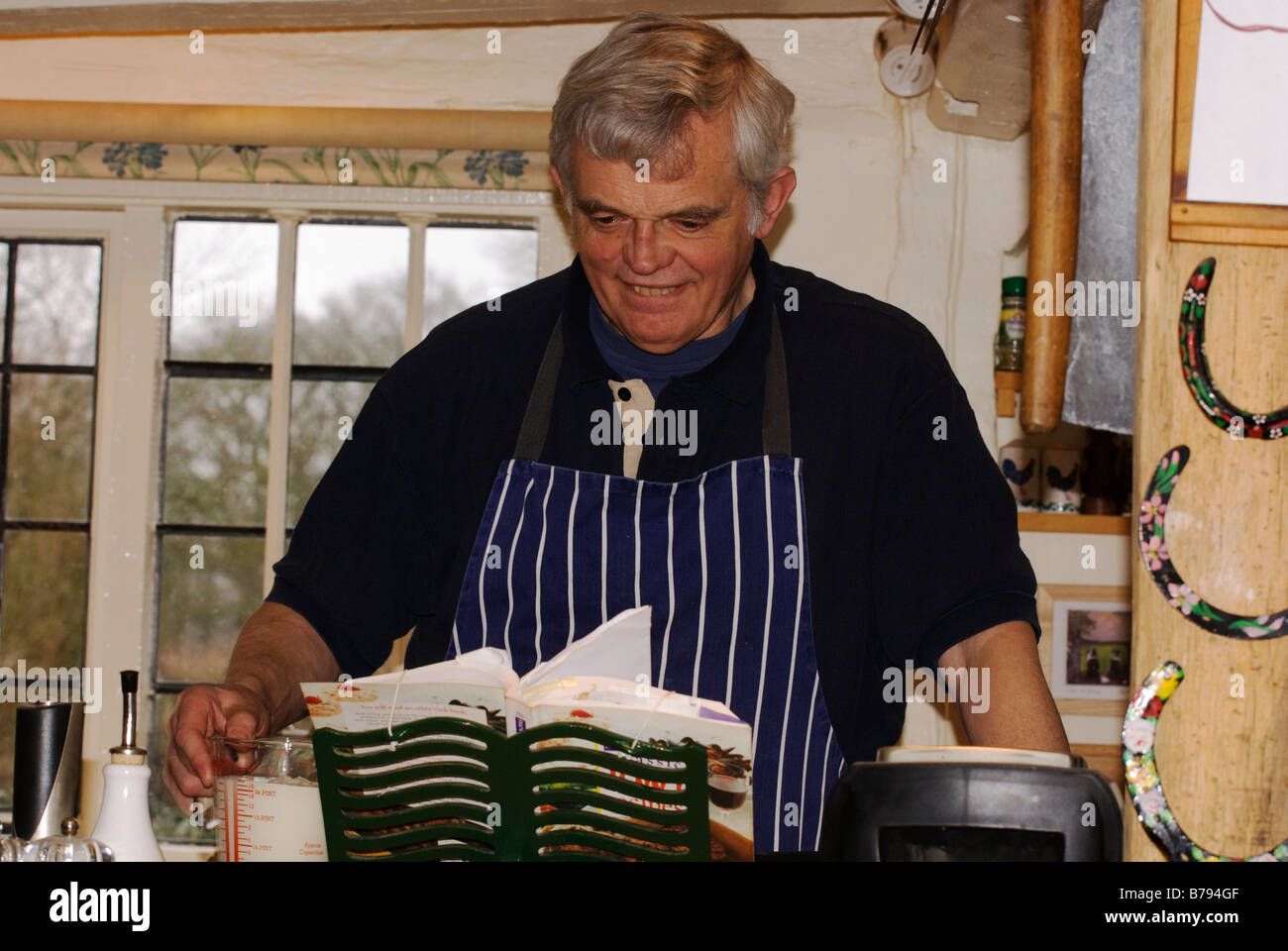 Cooking past hi-res stock photography and images - Alamy