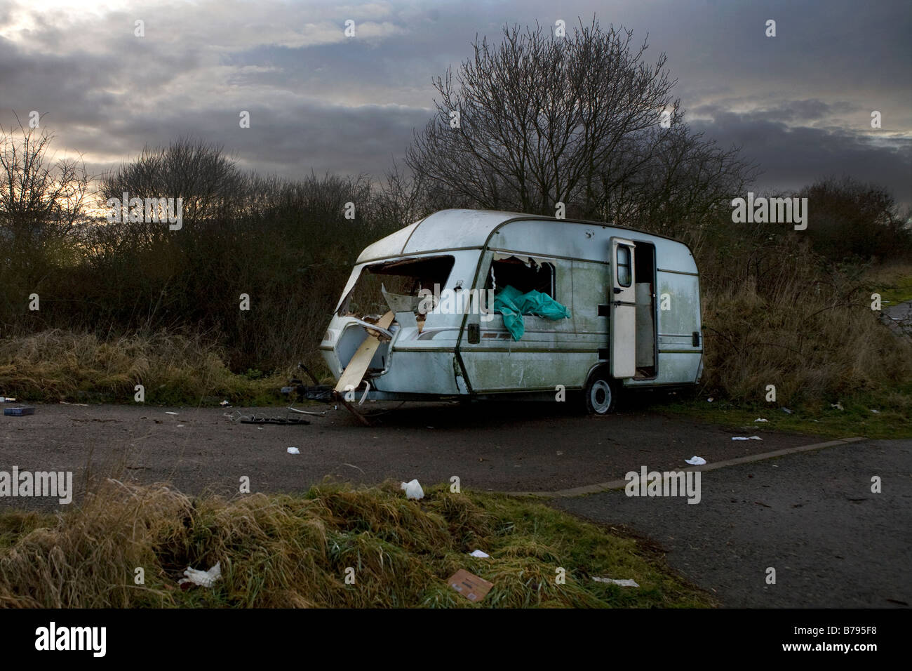 Caravan abandoned in the countryside Stock Photo - Alamy