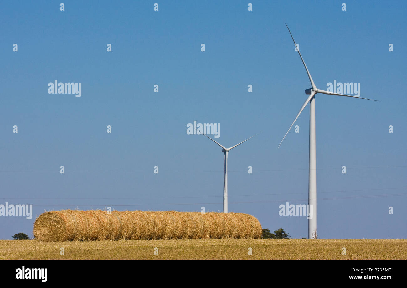 Hay bales and windmill hi-res stock photography and images - Alamy