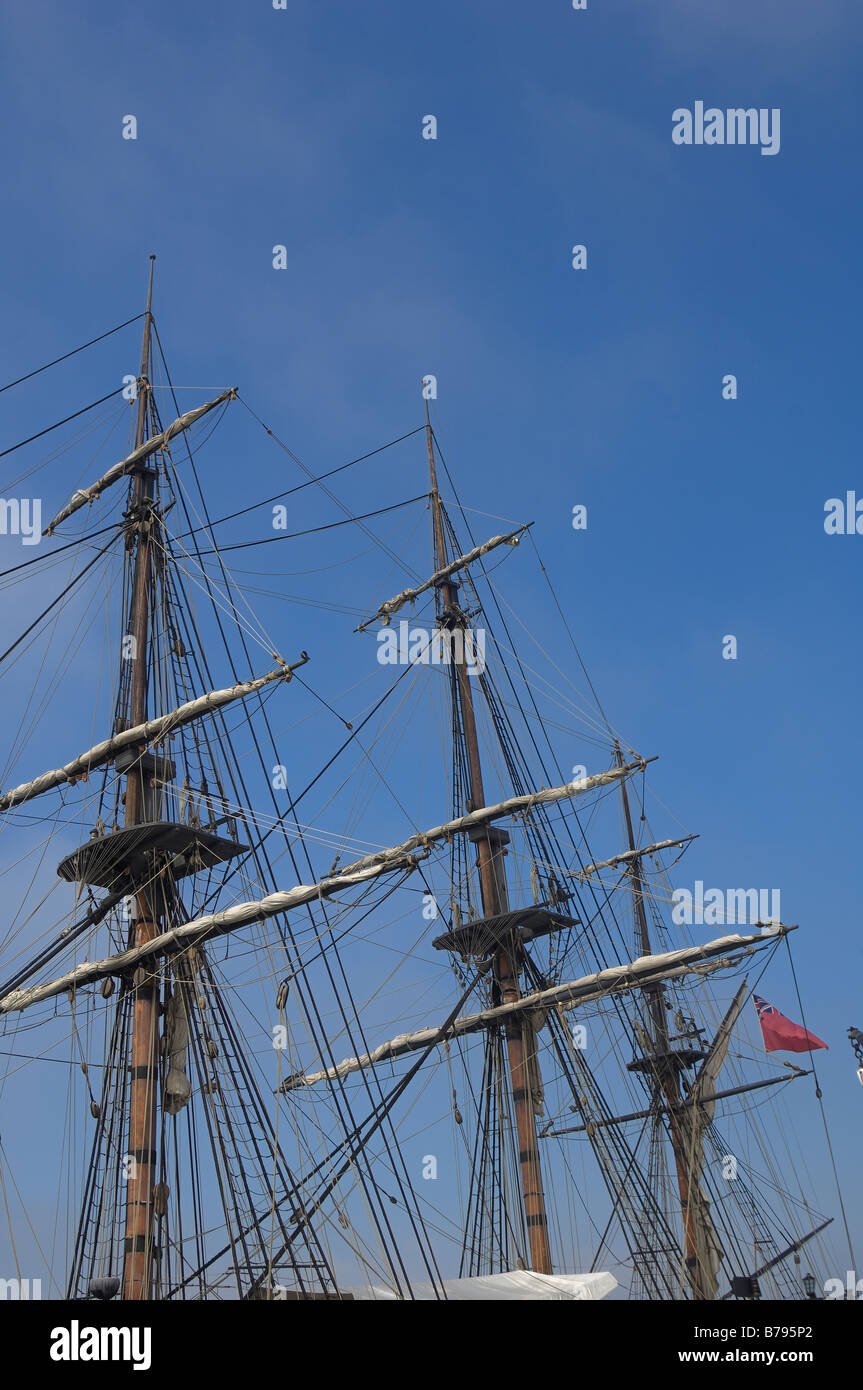 Old square rigged sailing ship hi-res stock photography and images - Alamy