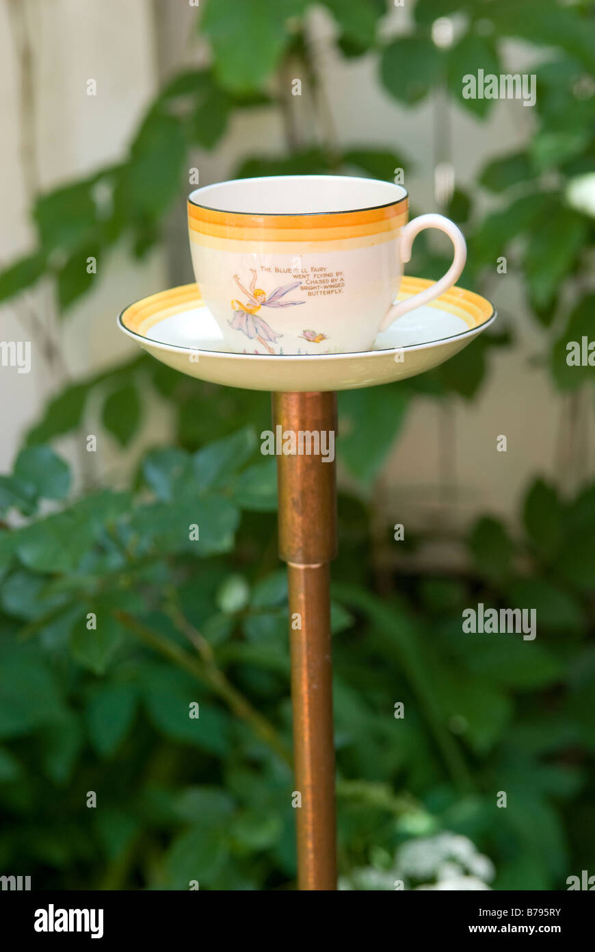 Teacup sculpture hi-res stock photography and images - Alamy