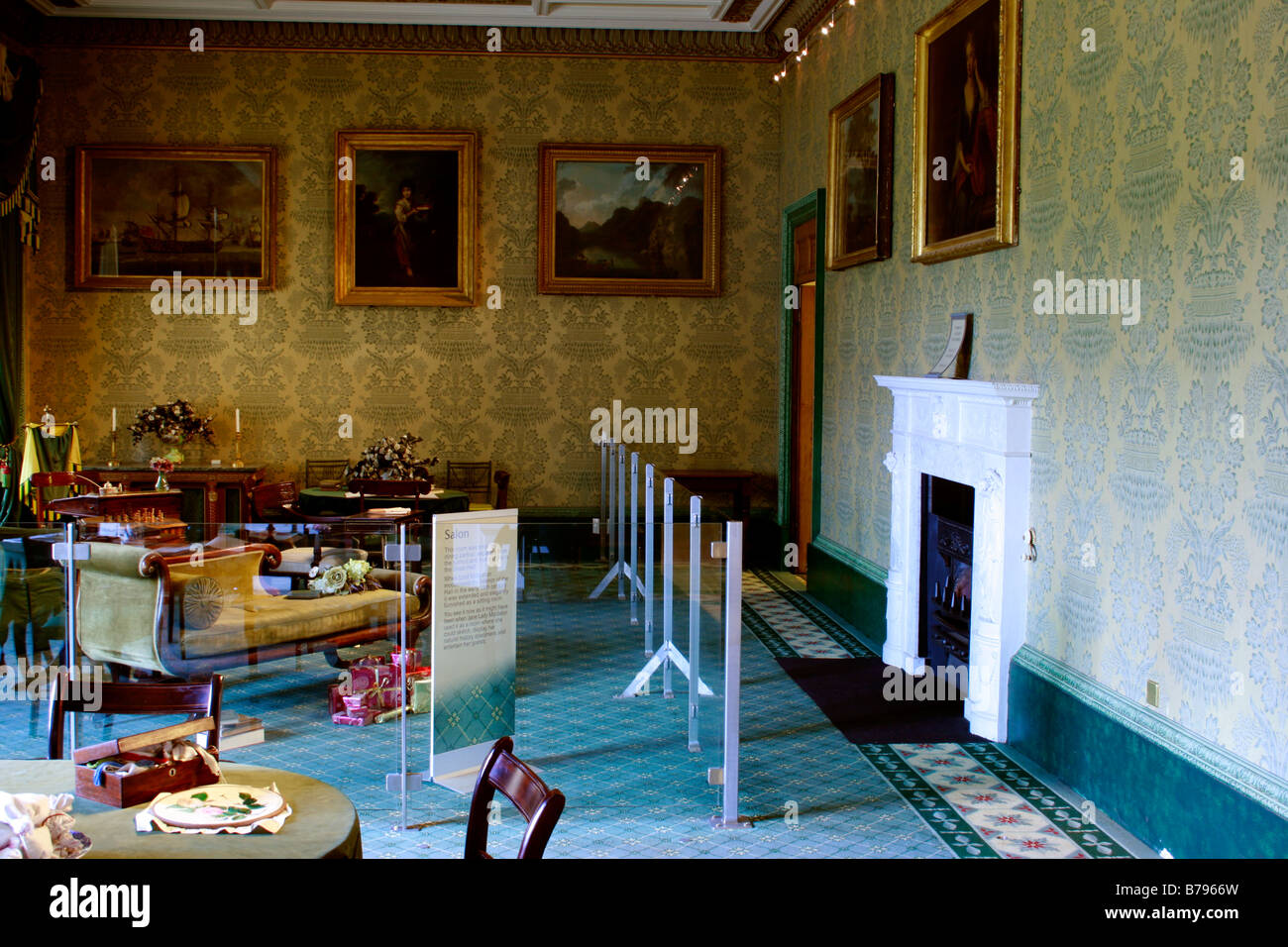 Dining parlour hi-res stock photography and images - Alamy