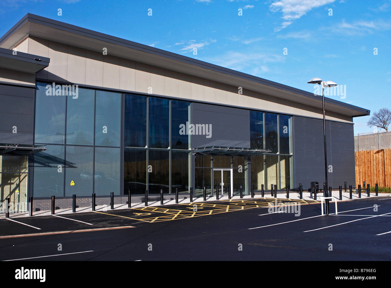 Empty units hi-res stock photography and images - Alamy