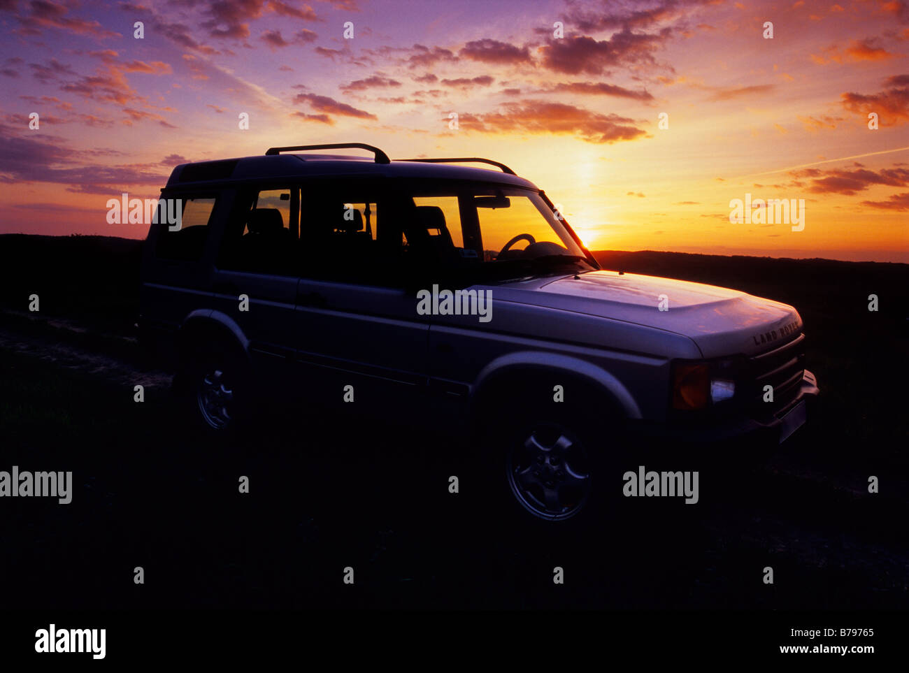 Land Rover Discovery sunset Stock Photo - Alamy