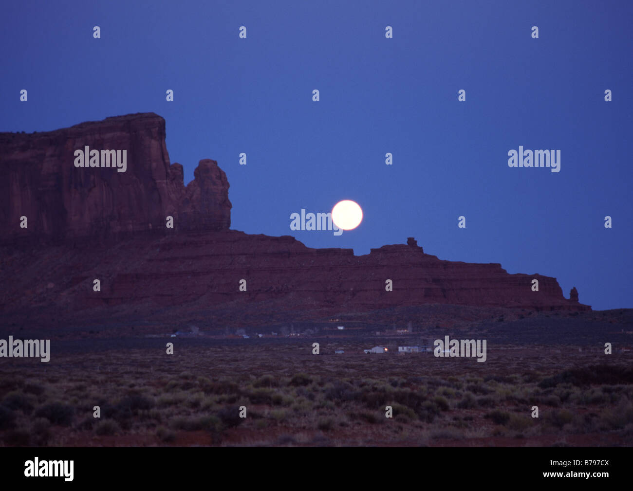 Moonrise over monument valley hi-res stock photography and images - Alamy