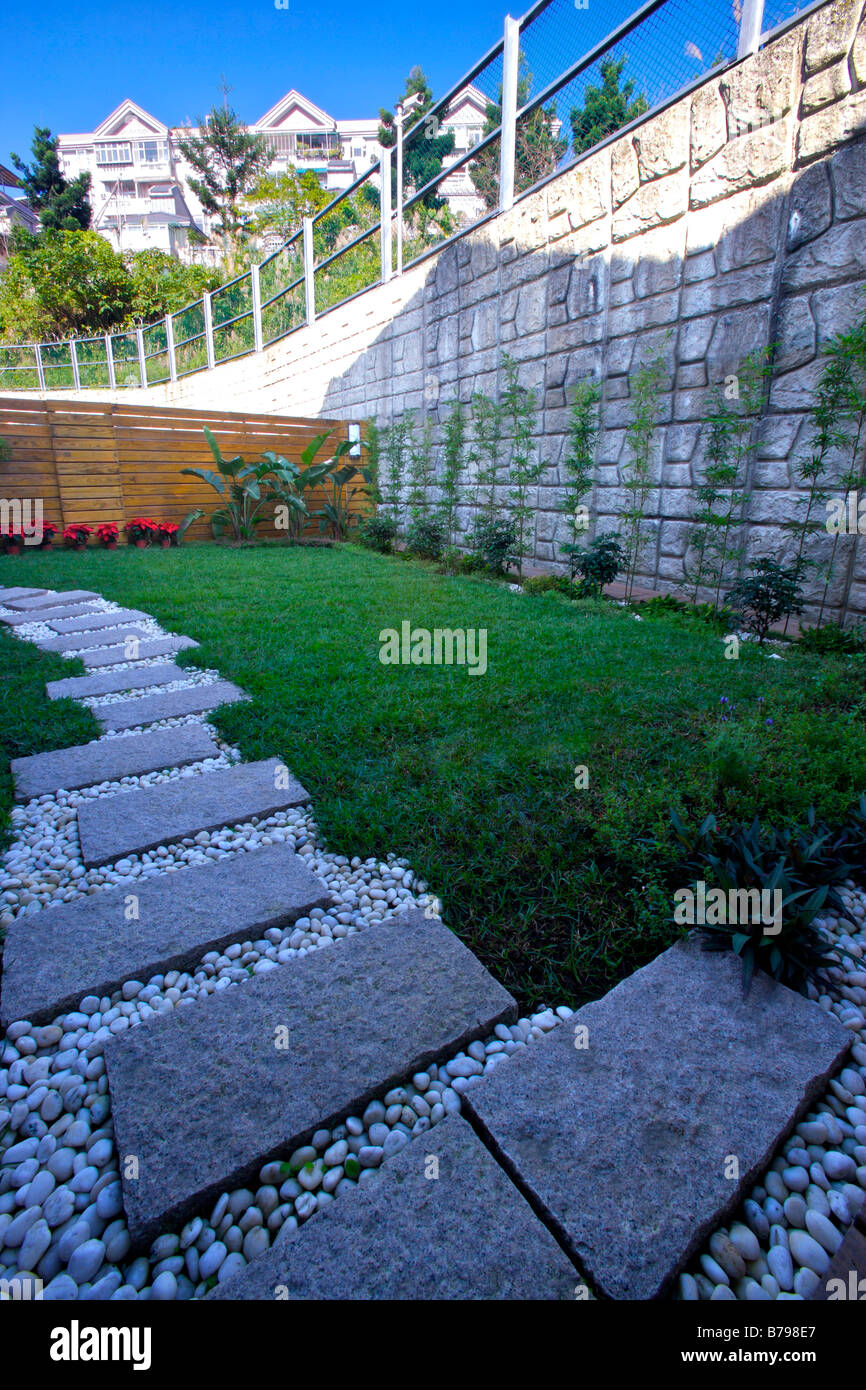 Footpath in front yard Stock Photo - Alamy