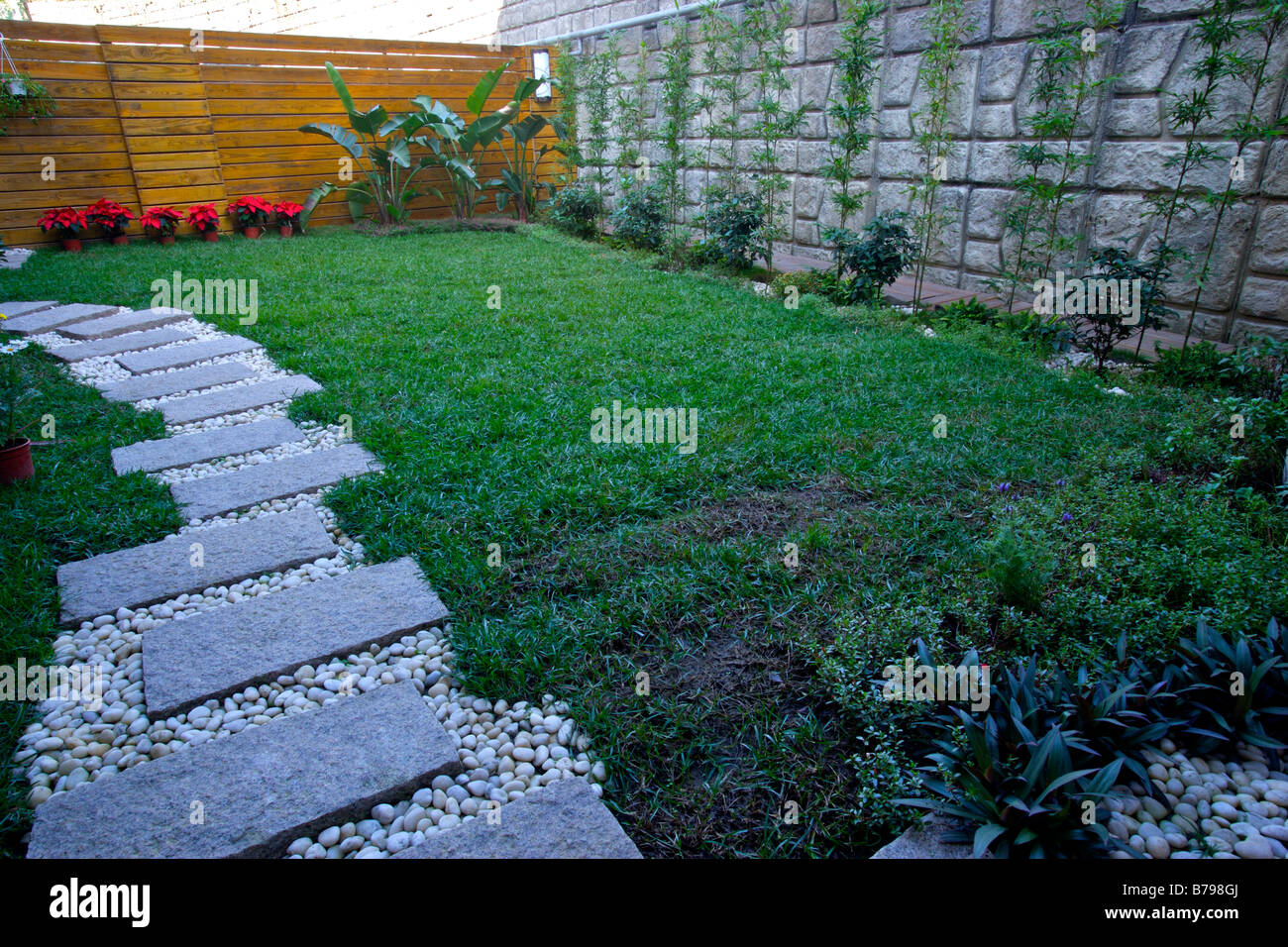 Footpath in front yard Stock Photo - Alamy