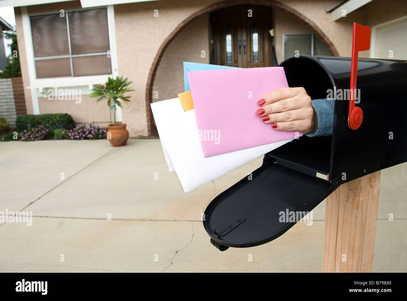 Blue mailbox hand hi-res stock photography and images - Alamy