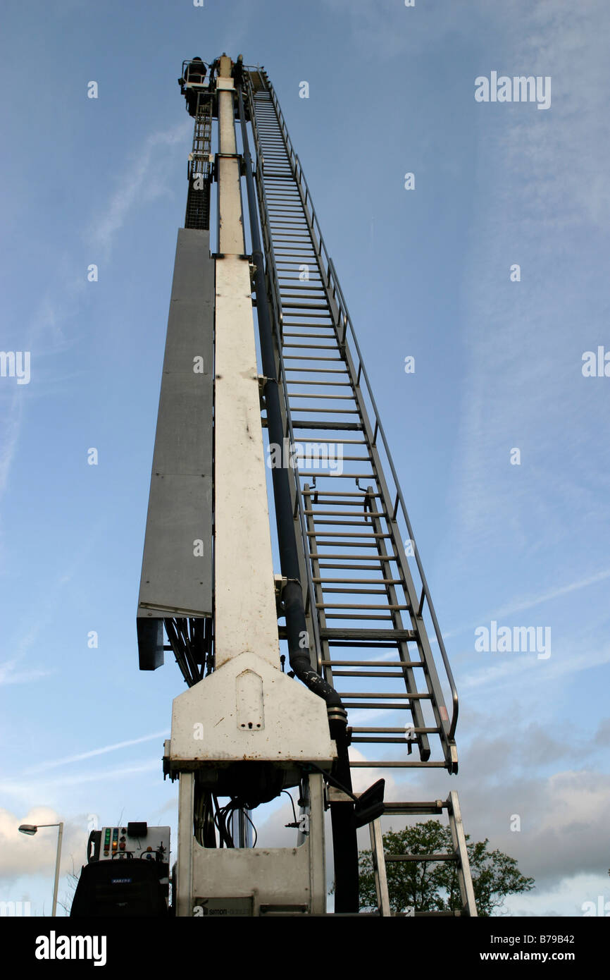 Ariel platform hi-res stock photography and images - Alamy
