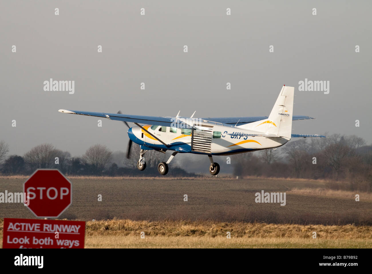 Active runway warning sign hi-res stock photography and images - Alamy