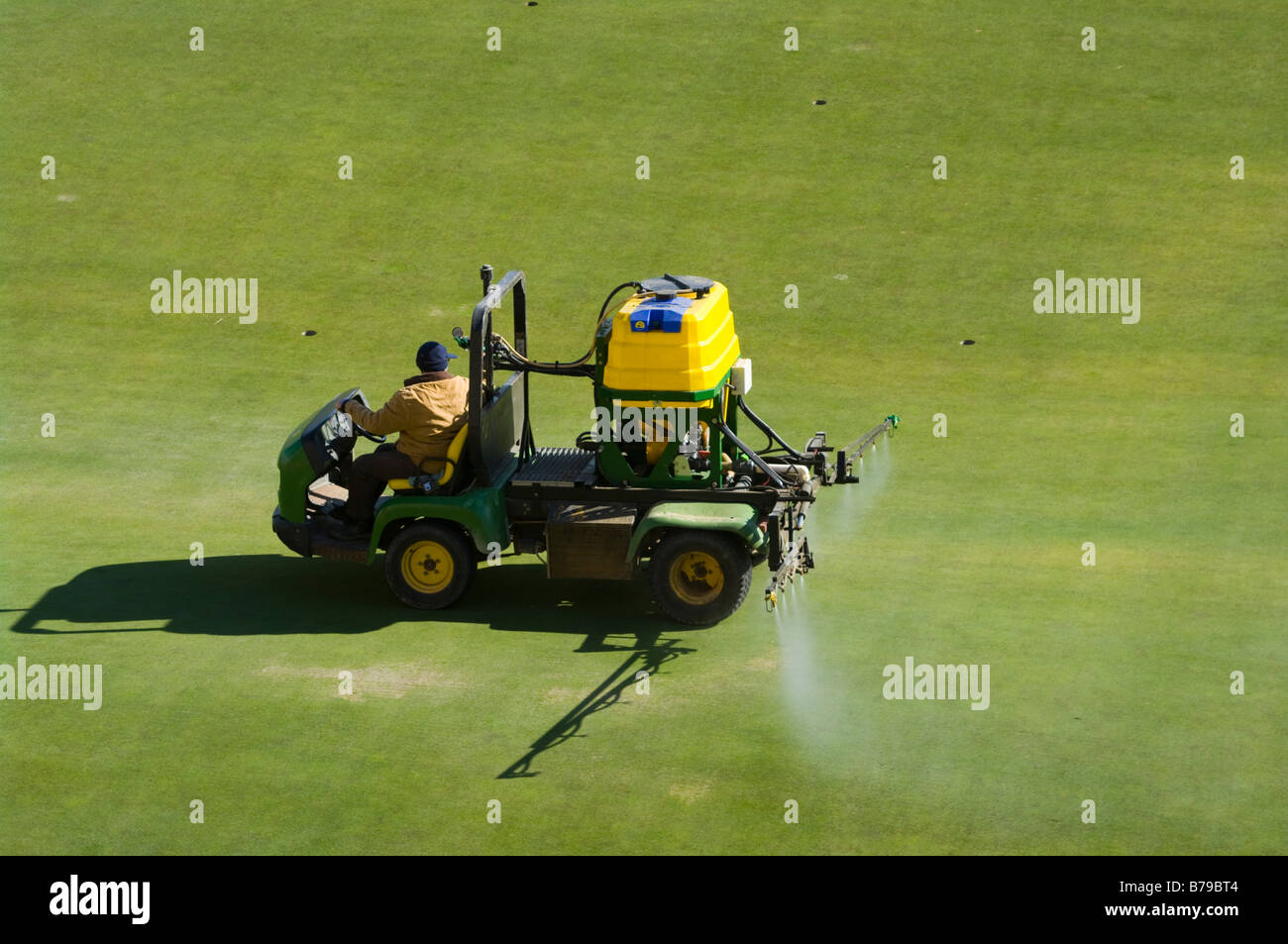 Golf greenkeeper hi-res stock photography and images - Alamy