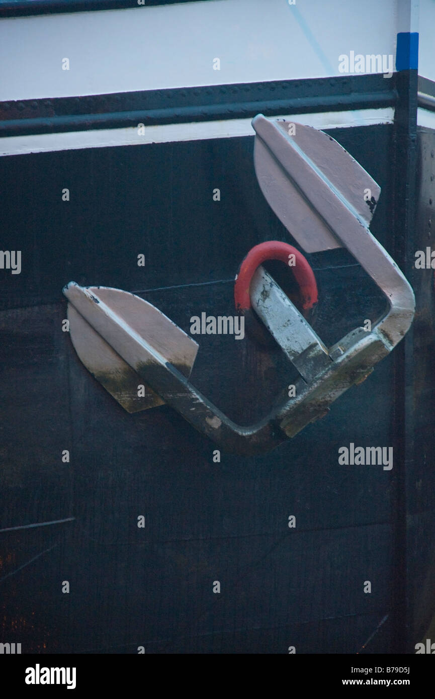Anchor on a black and white ship Stock Photo - Alamy