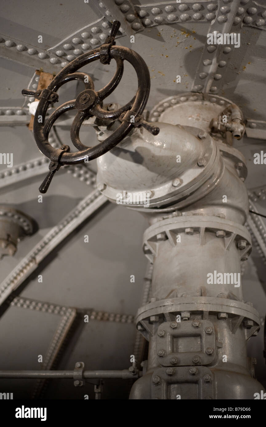 Valve chamber hi-res stock photography and images - Alamy