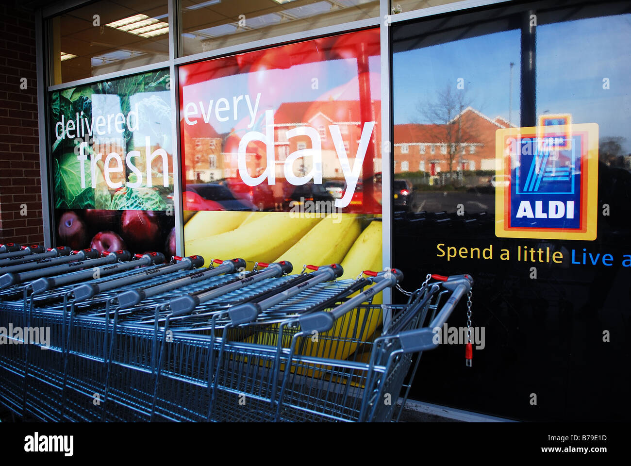 Aldi uk hi-res stock photography and images - Alamy