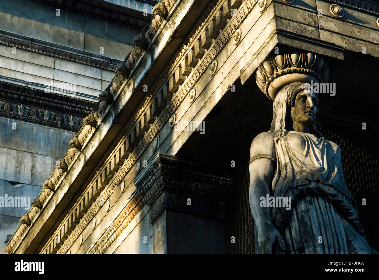 Statue and column hi-res stock photography and images - Alamy