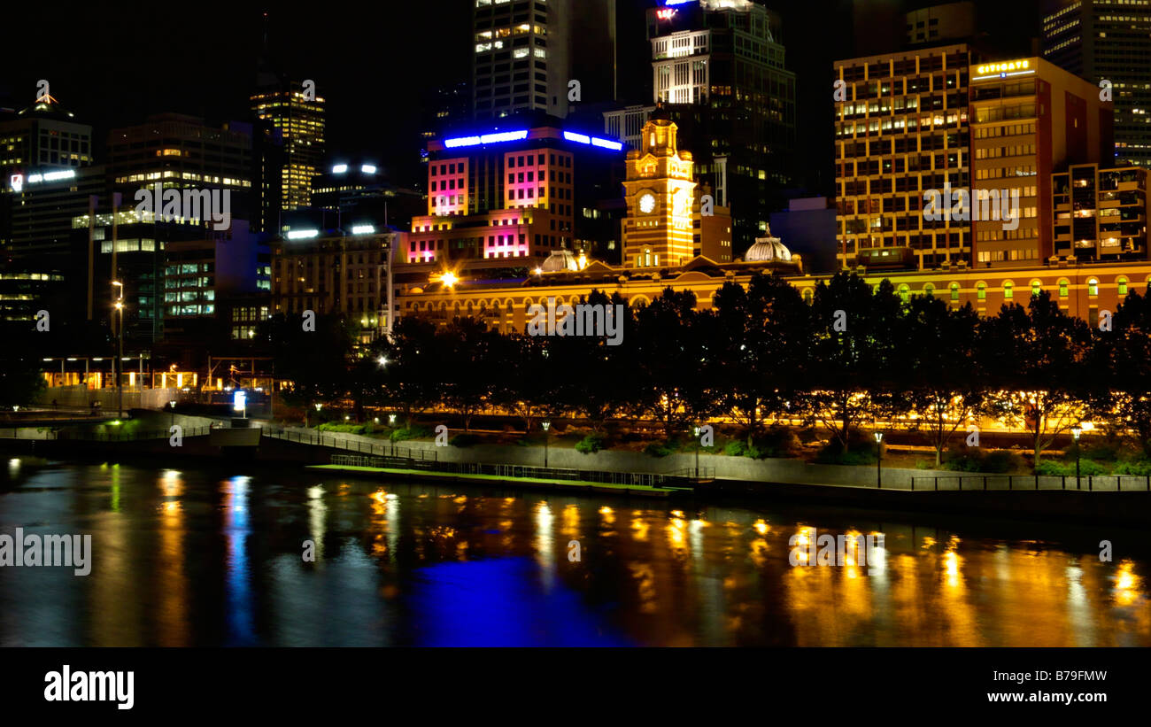 Reflecting the city of melbourne hi-res stock photography and images ...