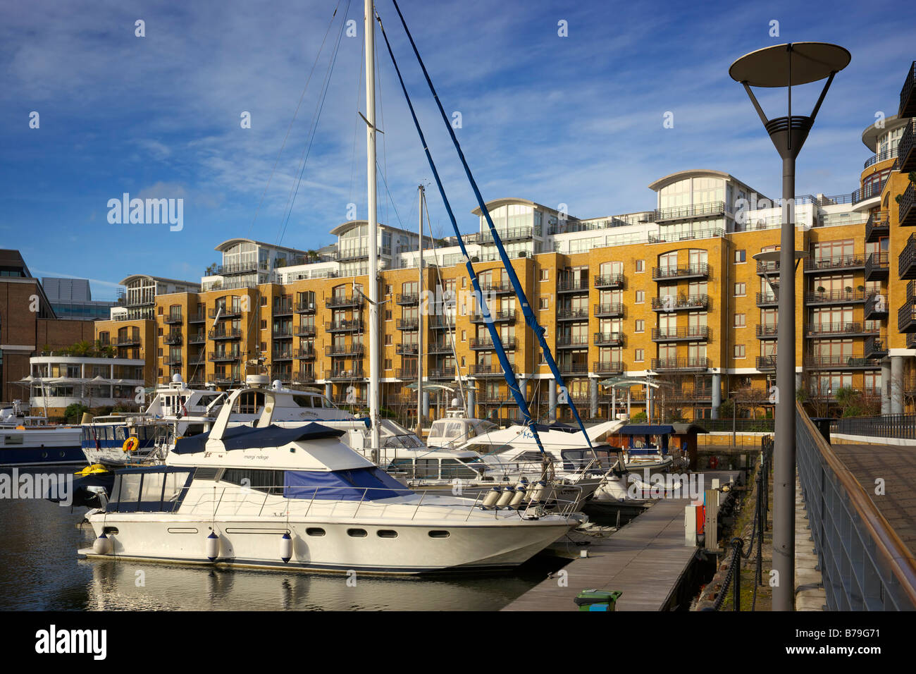 City quay residential hi-res stock photography and images - Alamy