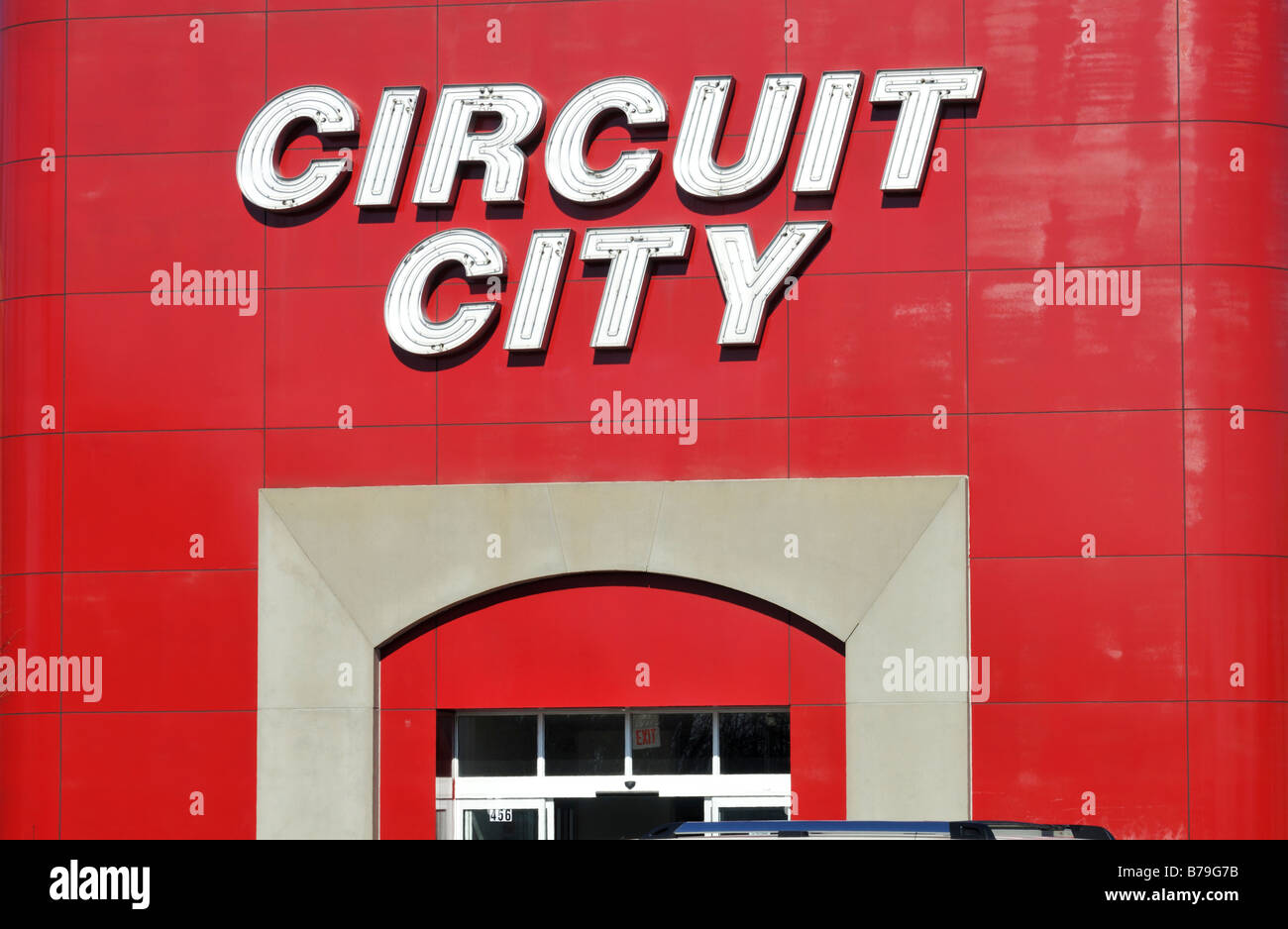 Exterior facade of Circuit City retail chain store showing sign in ...
