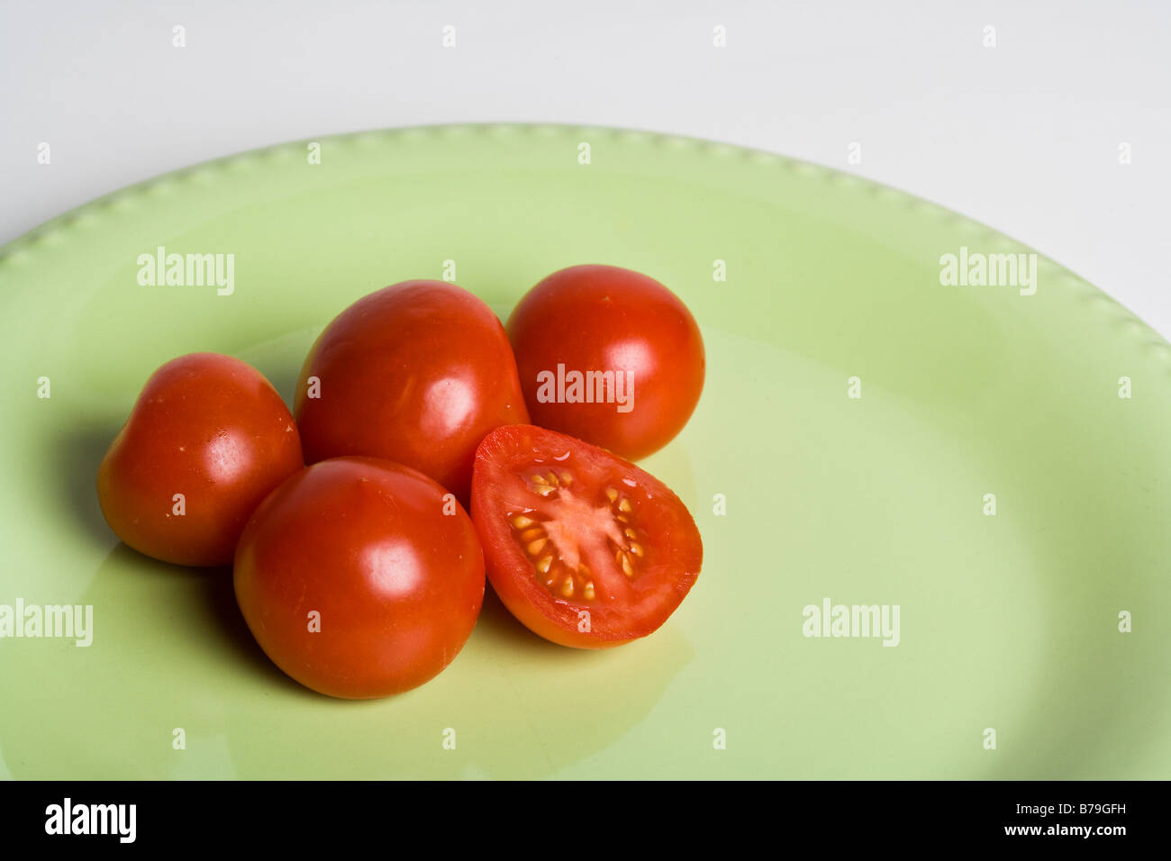 A plate of tomatoes Stock Photo - Alamy