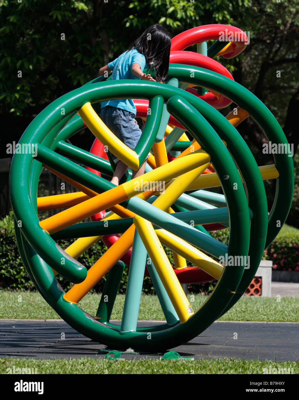 Huge size of DNA model displays in National Museum of Natural Science ...