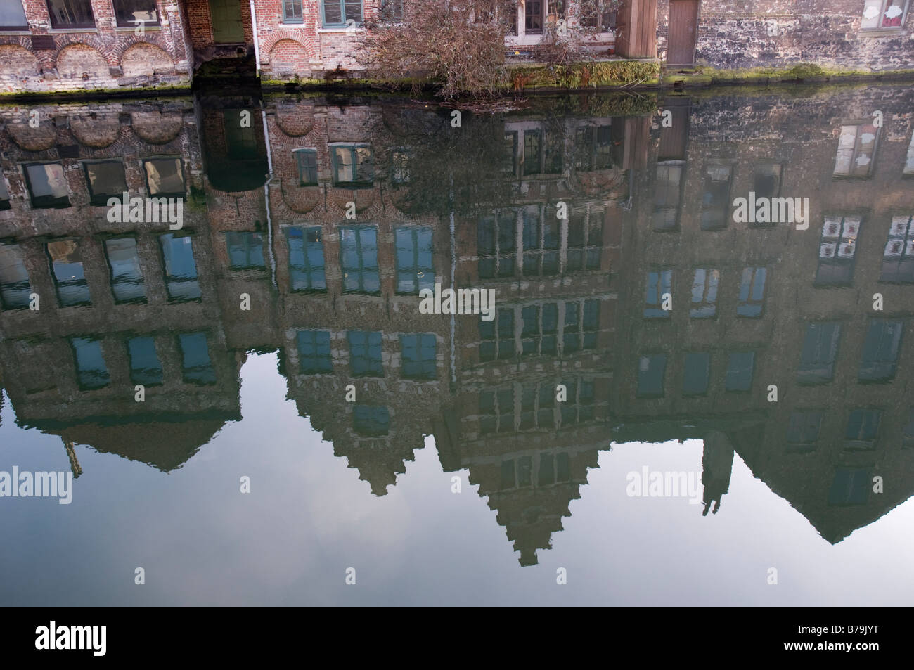 Reflection of houses in water hi-res stock photography and images - Alamy
