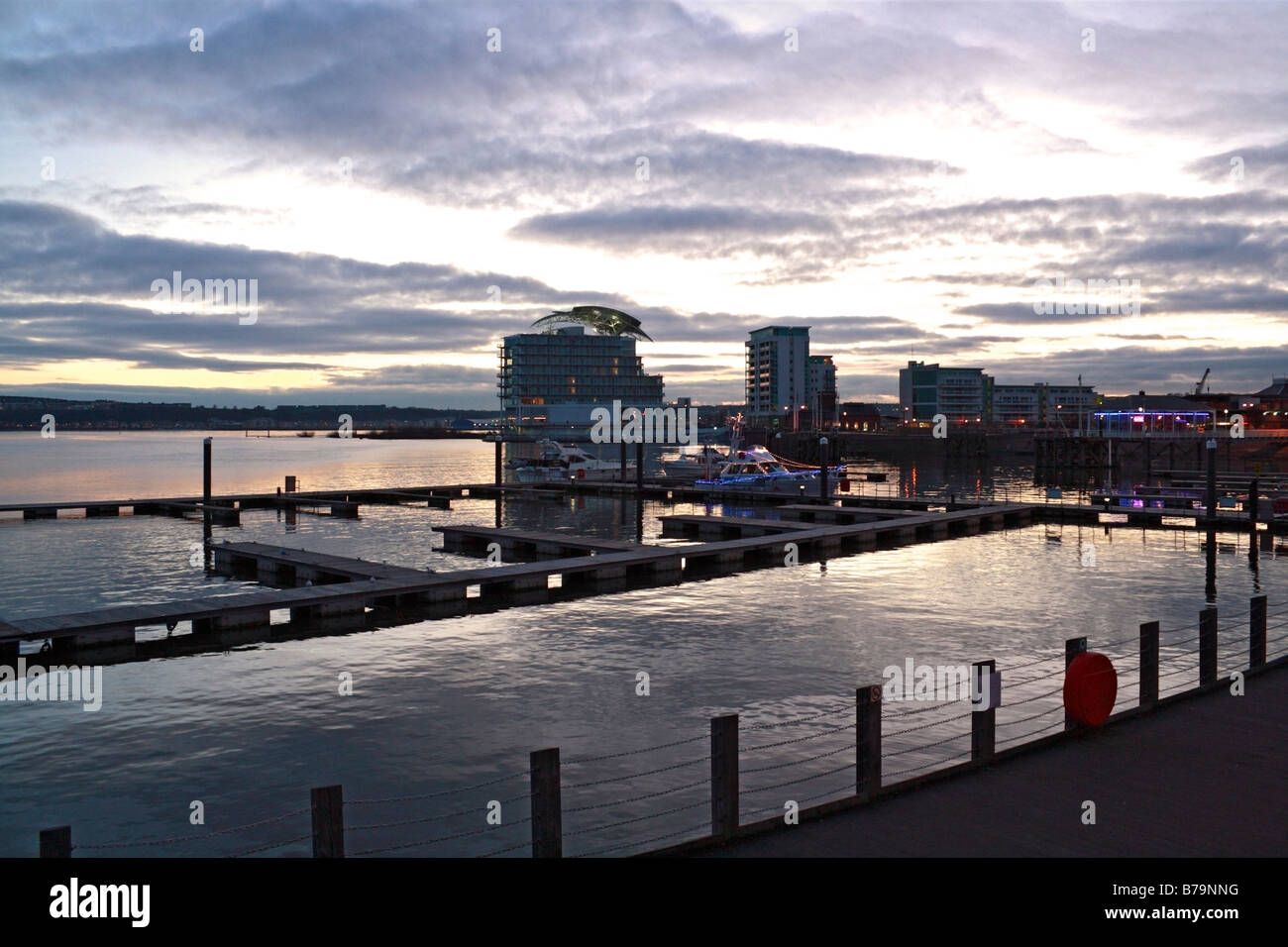 Cardiff waterfront hi-res stock photography and images - Alamy