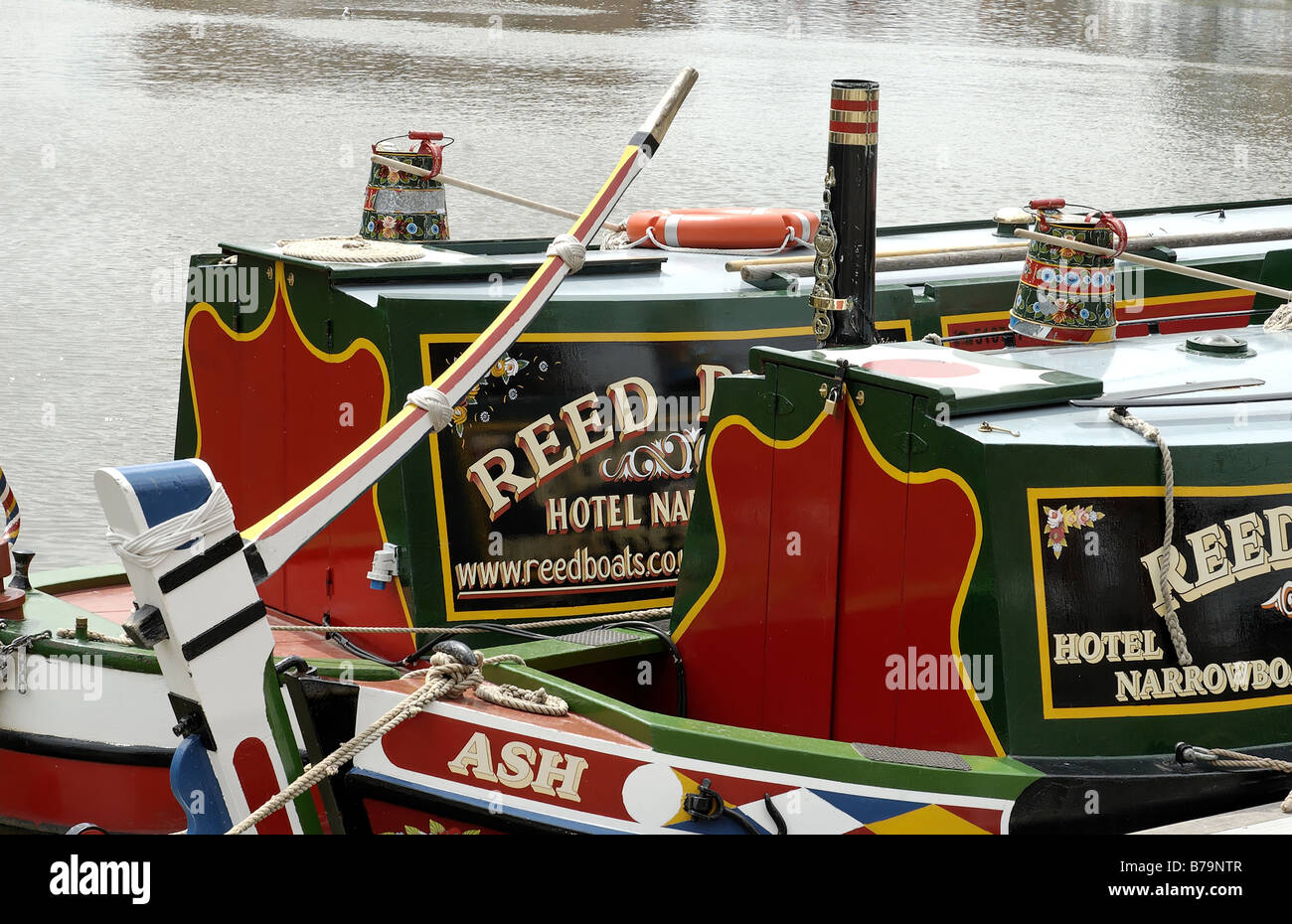 Narrow boats at Gloucester docks Stock Photo - Alamy