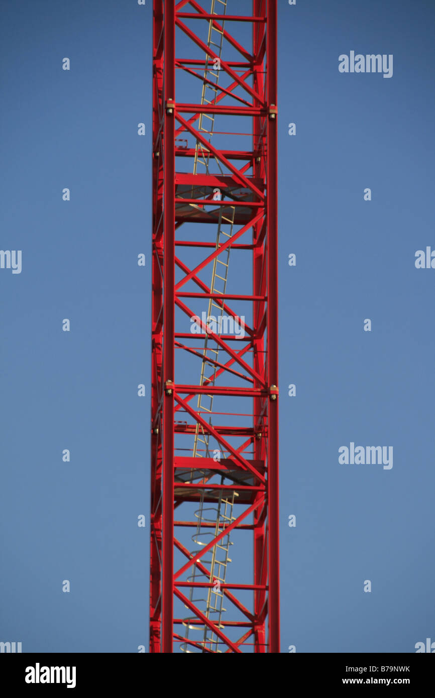 Red lifting crane hi-res stock photography and images - Alamy