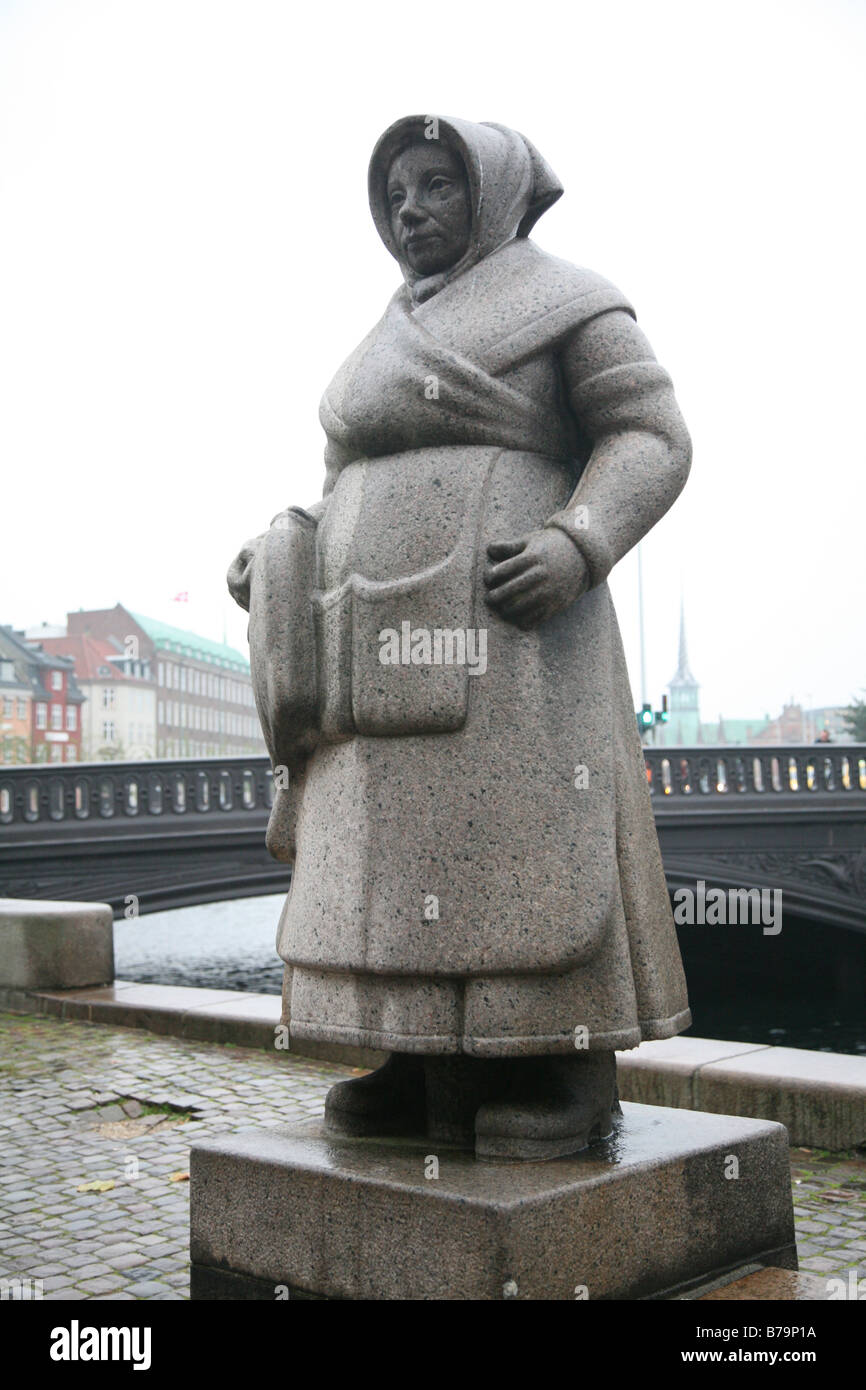 Female statue copenhagen hi-res stock photography and images - Alamy