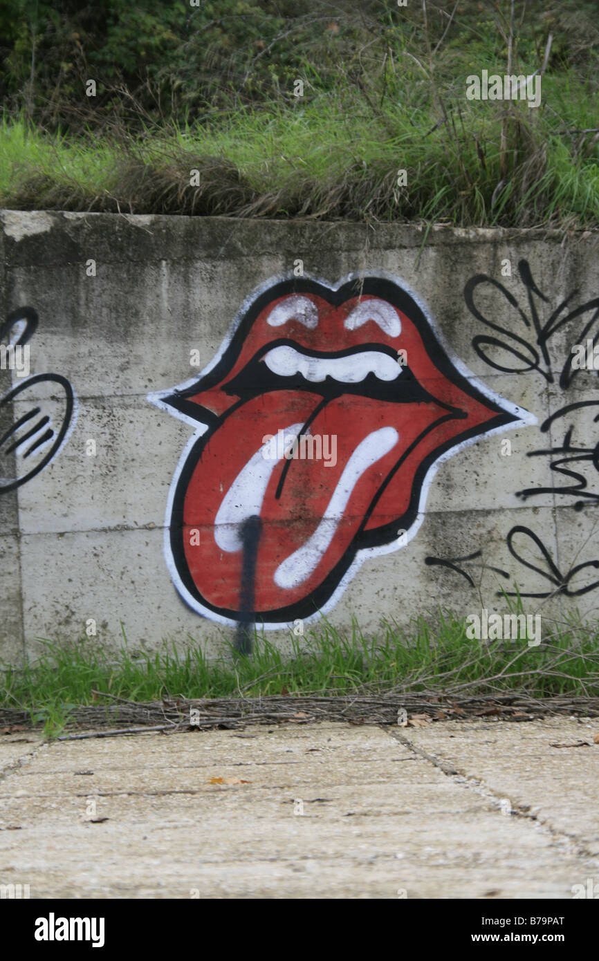 red lips and tongue graffiti on wall in city town Stock Photo - Alamy