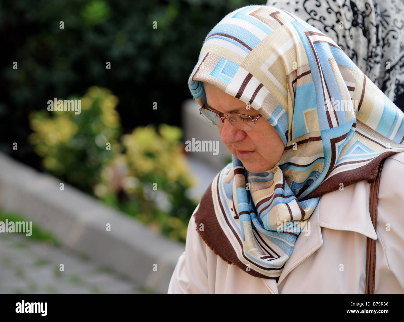 Tombstones islamic graveyard in hi-res stock photography and images - Alamy