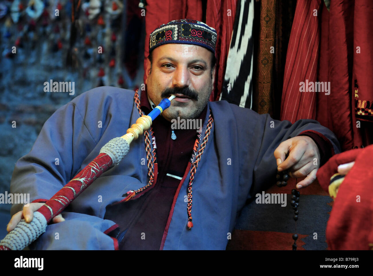 Traditional arabic shisha pipes water hi-res stock photography and ...