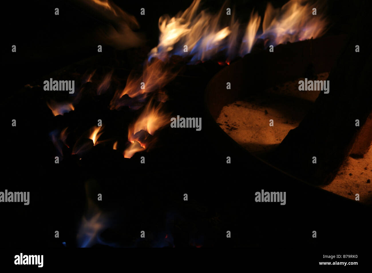 Flames of fire hi-res stock photography and images - Alamy