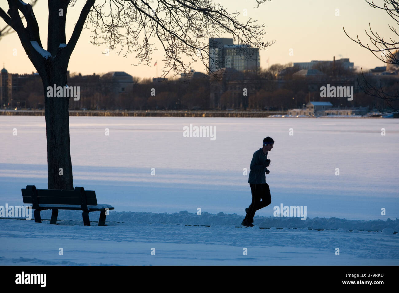 Man running winter not woman hi-res stock photography and images - Alamy