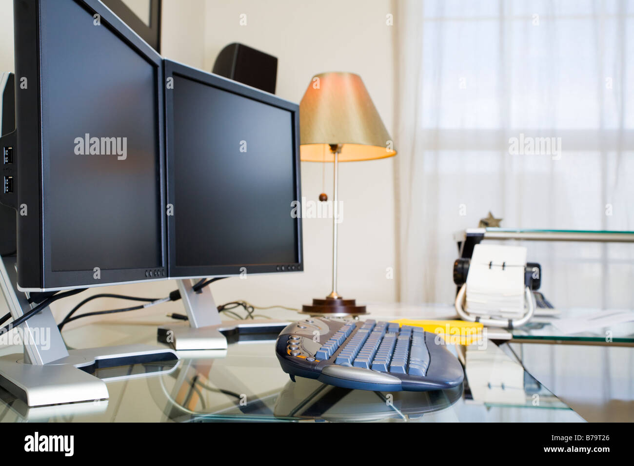 Modern computer setup hi-res stock photography and images - Alamy