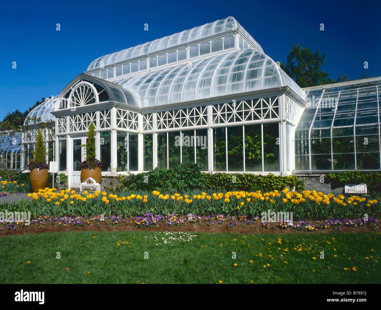 Seattle glass house hi-res stock photography and images - Alamy