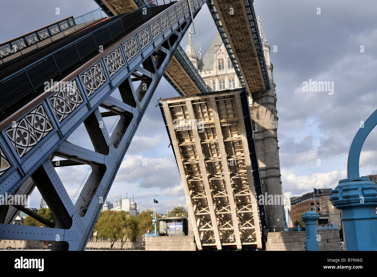 Tower bridge raised london england hi-res stock photography and images ...