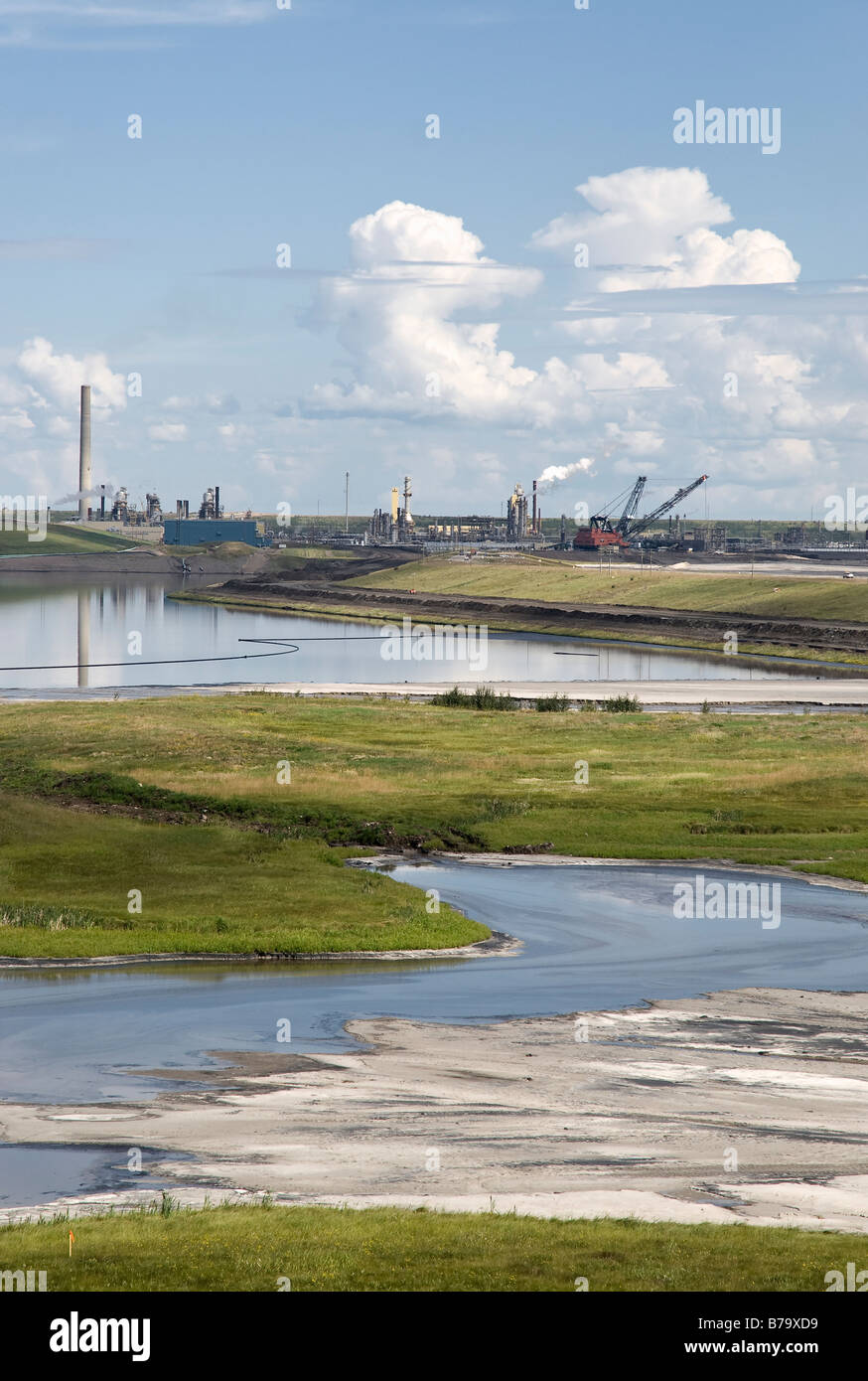 A view of settling ponds and the Syncrude upgrader facility, Fort ...