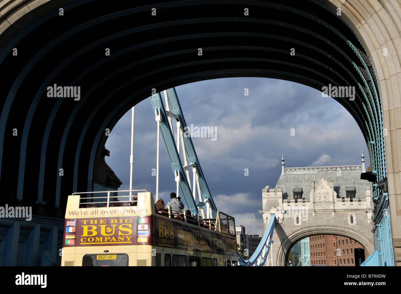 bus crossing Tower Bridge Stock Photo - Alamy